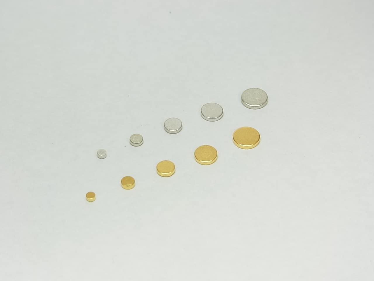 Contact point for surface mounting - mac8usa